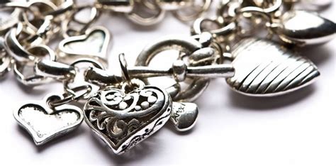 10 Rekomendasi Gelang Couple Gembok Dan Kunci 2023 Unik