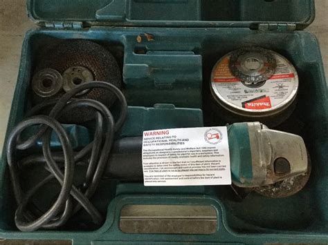 Grinder, Makita 9555HN, with Case & Discs, Not Tested