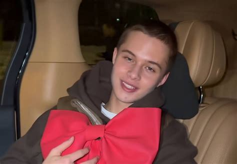 Звезда «Слова пацана Леон Кемстач сыграл персонажа старше его на 20 лет Радио 1