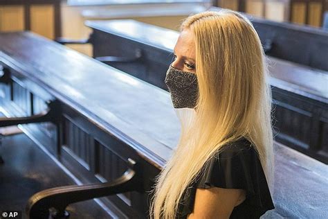 В Словении девушка отрезала руку ради страховки АСТ 54