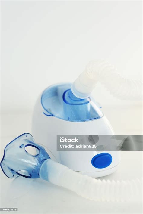 의료 초음파 흡입기 흰색 배경에 고립 된 의료 흡입 치료에 대 한 장비 0명에 대한 스톡 사진 및 기타 이미지 0명 건강