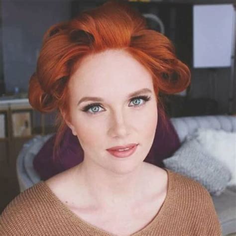 Stunning Redhead Scrolller