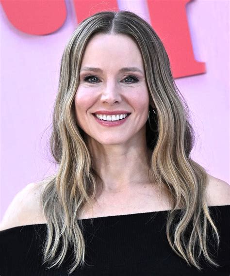 Kristen Bell Long Elegant Hairstyle With Waves Story