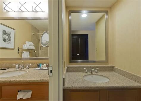 Albuquerque Crowne Plaza By Ihg Hotel • Spa Salon