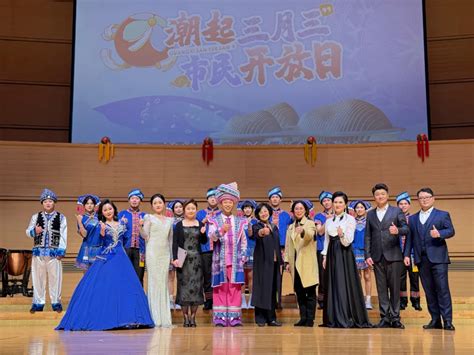 គ្រូបង្រៀន និងនិស្សតិមកពីមហាវិទ្យាល័យសិល្បៈ