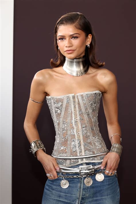 Zendaya In Jeans Couture Beweist Sie Endgültig Dass 2024 Modisch Ihr