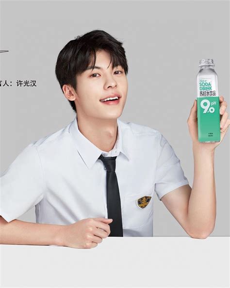 ปักพินโดย 임슬기 ใน 광고