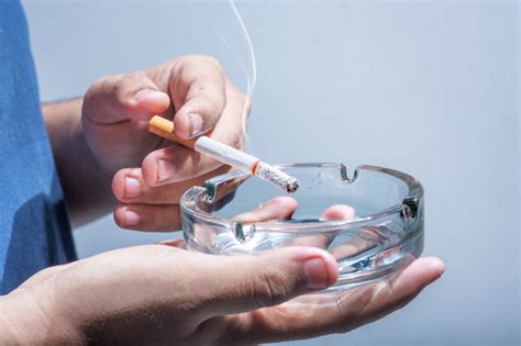 提醒老烟民：3种香烟被列入黑名单，又贵又伤身，别以为对身体好