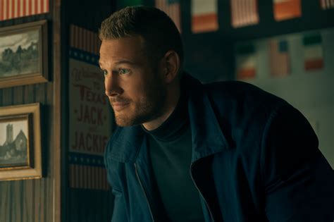 The Umbrella Academy How Tall Is Tom Hopper Aka Luther Hargreeves