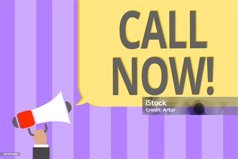 지금 전화를 보여주는 텍스트 기호 시끄러운 비명 비명 아이디어 이야기 이야기 음성 정확도 확성기 스피커와 통신 장치를 사용 하는 사람에 게 즉시 연락 하 개념 사진 들 0