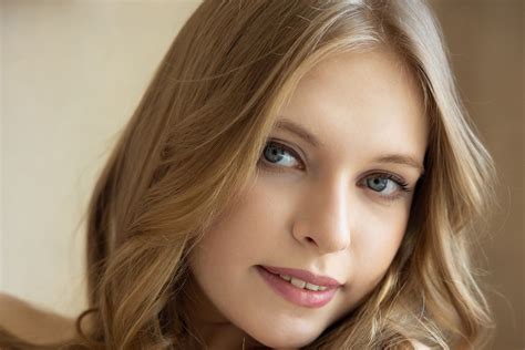 Sonya Elf Presenting Super Hd Wallpaper