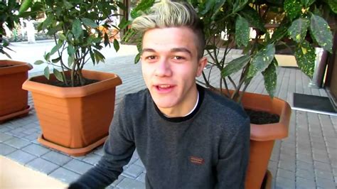 რატომ არ წერენ მამაზე ლექსებს Youtube