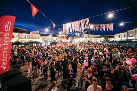 Karnavalet E Korçës Video Telegrafi Telegrafi