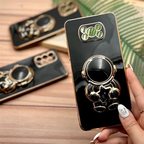 قاب گوشی آیفون مای کیس فضانورد استند شو محافظ لنز دار مشکی دور طلایی