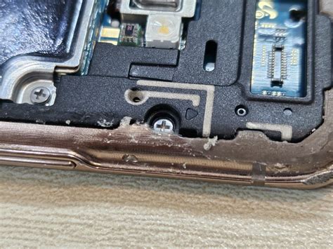 핸드폰 뒷판 접착제 어떻게 떼는게 좋아여 디지털 컴퓨터폰it 에펨코리아