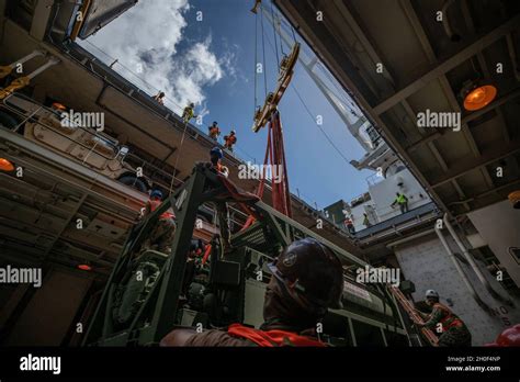Us Marines With Combat Logistics Regiment 3 Clr 3 3d Marine Logistics Group Mlg And