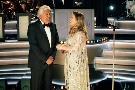 Kelly Clarkson Presents When Christmas Comes Around 2021