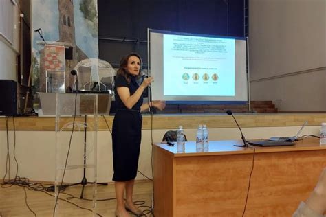 Danas Dr Sc Ankica Baković Govori Na Temu „odgoj Srcem“ U Posušju