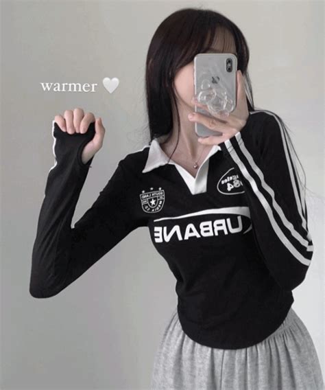 [핏보장 힙무드 ] 키치 레이싱 배색 레터링 워머 카라 나염 크롭 긴팔티셔츠 에이블리