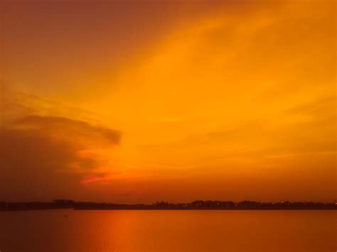 무료 이미지 배경 바닷가 아름다운 명확한 구름 연안 새벽 저녁 황금의 수평선 경치 자연 대양 주황색 집 밖의 위에 반사 바다 여름 태양