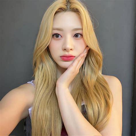 On Twitter Why Is She So Pretty