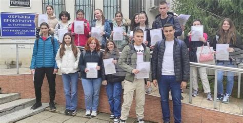 Десетокласници гостуваха в Окръжния следствен отдел в Търговище Утро