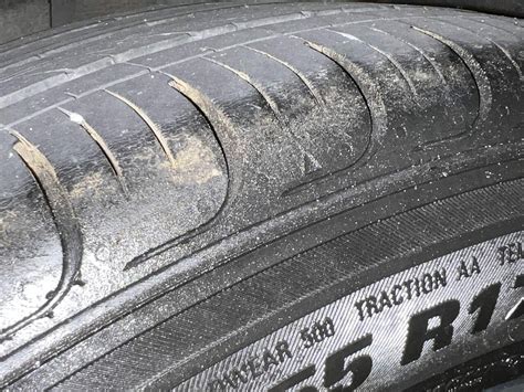 블라인드 자동차 자동차 타이어 뒷바퀴인데 갈아야되나요