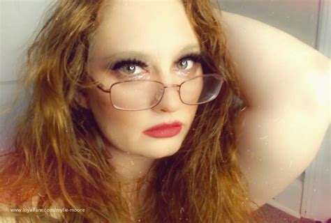 😗 Mylie Moore Official Photos