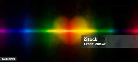 무지개 색의 Lgpt 자부심 배경 무대 쇼 텅 빈 어두운 장면 레이저 빔 네온 바닥에 반사되는 스포트라이트 추상적인 연기가 떠오르는 스튜디오 룸 야경 배경 주제에 대한 스톡