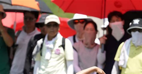 Mhn포토 윤이나 카트 위 볼 들어 올린다