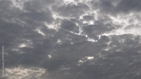 하늘 위를 흘러가는 구름 Stock Video Adobe Stock