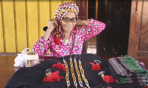 គ្រឿងអលង្ការជនជាតិភាគតិចមានតម្លៃស្មើក្របីមួយក្បាល វិទ្យុវាយោ Vayo Fm Radio