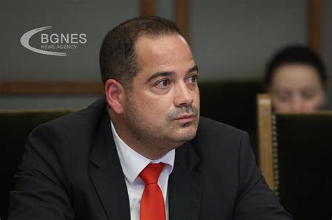 Депутатите изслушват служебните министри Виолета Коритарова и Кал