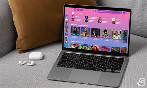 i tried spicetify and it took my spotify experience from bland to