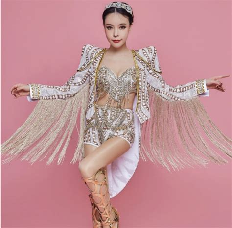 Концертный костюм женский - 79 фото