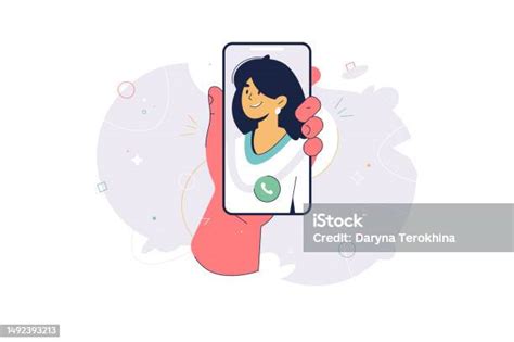 온라인 인터넷 전화를 통해 사람들 사이에 전화하십시오 화상 회의 스마트폰을 손에 들고 앱 소셜 미디어 채팅을 사용합니다 스마트폰