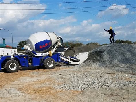 Self Loading Mobile Concrete Mixture Multi Functional Machine