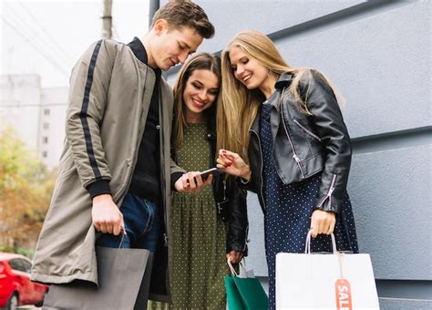 Men Women Enjoying Shopping Together Images Free Download On Freepik