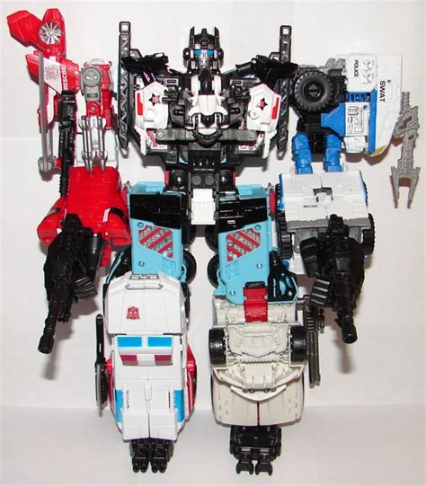 Blog 903 Toy Review Transformers Generations Combiner Wars Defensor