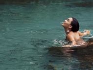 Naked Giovana Cordeiro in O Outro Lado do Paraíso