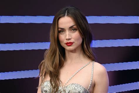 Ana De Armas Hated Singing In Eden