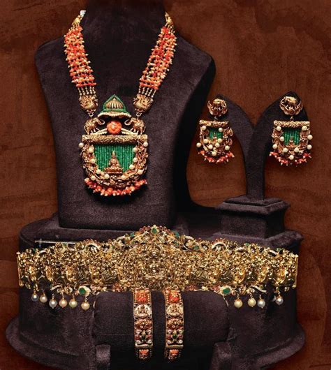 Elegant Gold Necklace Designs