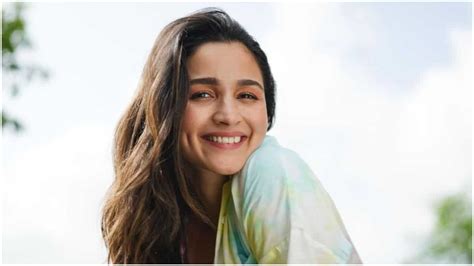 Alia Bhatt Hits Back At Trolls Who Claimed She Has Crooked Smile