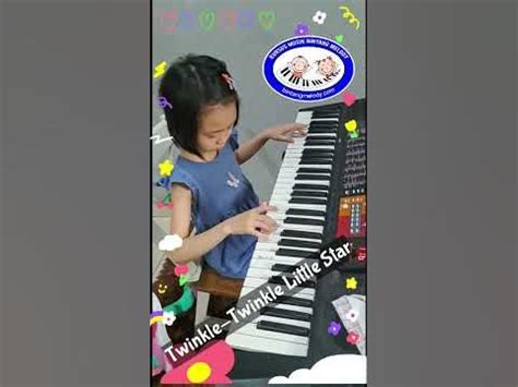 Twinkle-Twinkle Little Star - Keyboard played by Madeline - YouTube