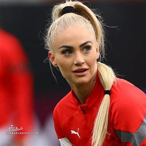 معروف‌ترین زنان فوتبالیست که در اینستاگرام برو و بیایی دارند تصاویر