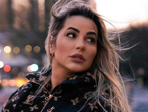 VÍdeo Deolane Desabafa Ao Assinar Termo De Soltura