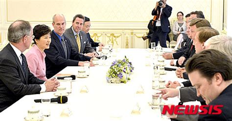 박 대통령 美 하원의원 대표단 접견