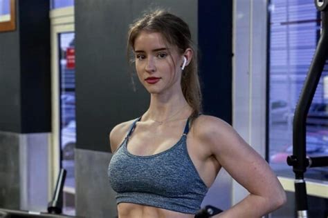 Hannah Owo Aestheticallyhannah Biography Age Wiki Height Weight