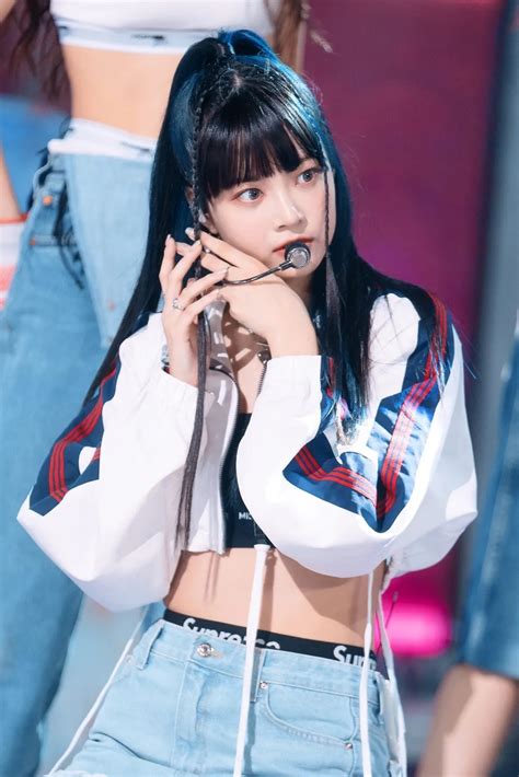Nữ Idol 17 Tuổi Gây Tranh Cãi Vì Diện Trang Phục Quá Ngắn Rất Dễ Hớ Hênh Nếu Nhảy Mạnh Bạo