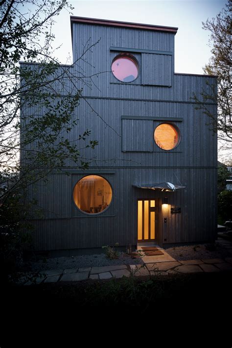 Anna Jach I Jej Szwajcarski Dom Który Patrzy